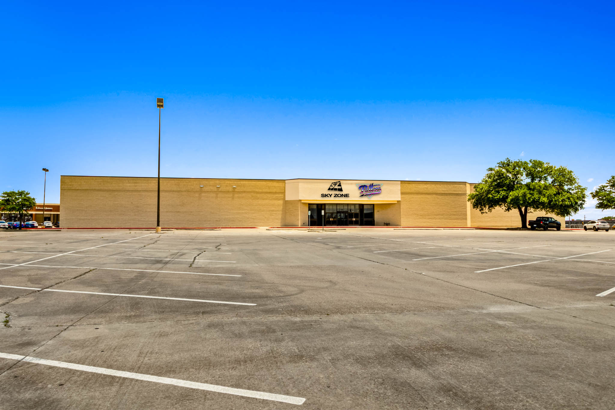 Sky Zone 2 Tenant Center NNN Asset Waco Texas